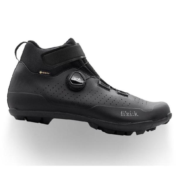 沖縄県への発送に送料無料は適用されません。購入金額に関わらず通常送料に別途加算されます。  あらゆる気候でのオフロードライドをするために設計。 GORE-TEXインシュレーテッド・コアラメンブレン生地を採用し、完全な防水性を備えています。P...