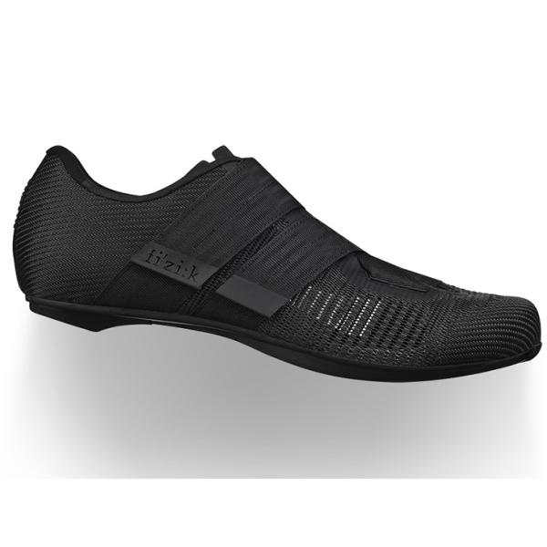 沖縄県への発送に送料無料は適用されません。購入金額に関わらず通常送料に別途加算されます。  VENTO POWERSTRAP R2 AEROWEAVEは、ピュアレーシングシューズです。 軽量で究極の通気性を備えたモデルで、優れた剛性のフルカ...