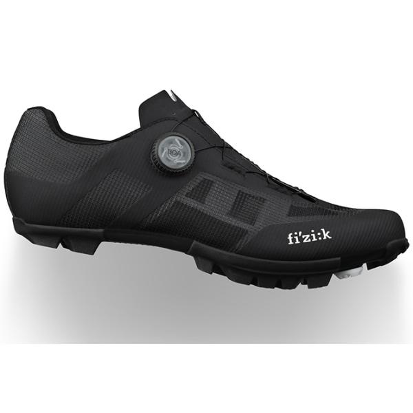 沖縄県への発送に送料無料は適用されません。購入金額に関わらず1,650円（税込）が通常送料に別途加算されます。  オフロードでのゆとりをもっと - 幅広の足に対応する高性能設計。 PROXYは未舗装路でのレースに対応する機能性と、効率的なパ...