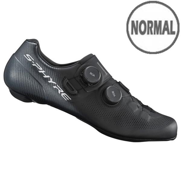 沖縄県への発送に送料無料は適用されません。購入金額に関わらず通常送料に別途加算されます。  足のねじれを防止するアンチツイストスタビライザー構造を備えた特別仕上げのヒールカップ。 360°サラウンドラップ構造のアッパー。 2つのロープロファ...