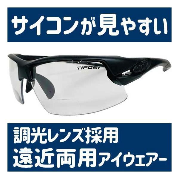 エッジの効いたテンプルが特徴的なハーフフレームに調光レンズ、さらに拡大鏡も装備。 オーソドックスなデザインながらも最適なフィッティングを実現します。 高いホールド力で動きの激しいアクティビティにも最適です。  ※慣れないうちは違和感を感じら...