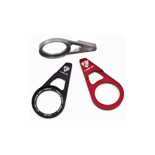 ※沖縄県への発送に送料無料は適用されません。購入金額に関わらず通常送料に別途加算されます。●材質:6061T1アルミニウム アノダイズド処理●カラー:ガンメタル、ブラック、レッド  ●取付方法:BBに共締め(Eタイプのフロント変速機やBB3...