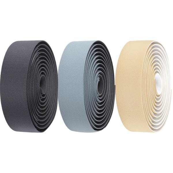 沖縄県への発送に送料無料は適用されません。購入金額に関わらず通常送料に別途加算されます。  ゲル内蔵の3.5mmコンフォートバーテープ 裏側にゲルを配した3.5mm厚の快適性なバーテープ（通常は2.5mm）。  ホールド力を高める滑り止め用...