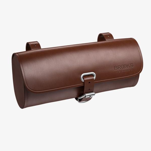 沖縄県への発送に送料無料は適用されません。購入金額に関わらず1,650円（税込）が通常送料に別途加算されます。  上質なレザーで作れたサドルバッグ 小ぶりなフロントバックとしても使用できます。  1896年に設計されパテントを取得した上質な...