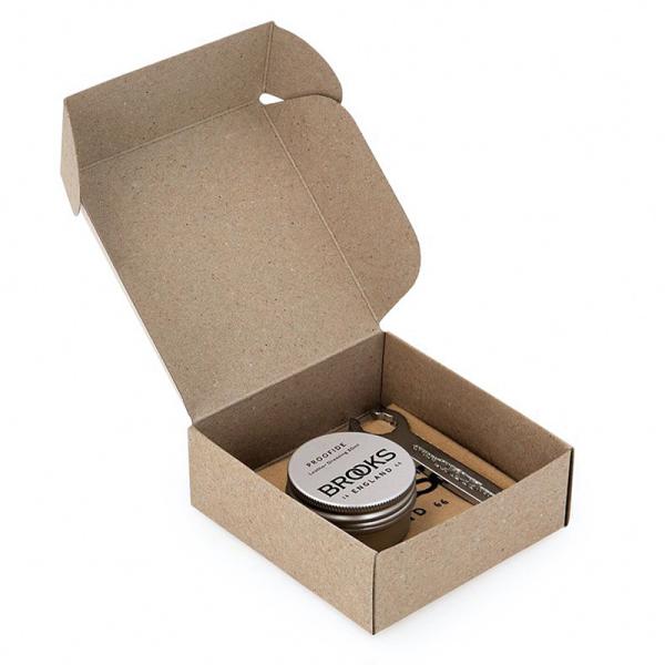 沖縄県への発送に送料無料は適用されません。購入金額に関わらず1,650円（税込）が通常送料に別途加算されます。  レザーサドルの保湿とテンション調整が可能なメンテナンスキット 商品のカラー・サイズについて 商品のカラーはディスプレイの種類等...