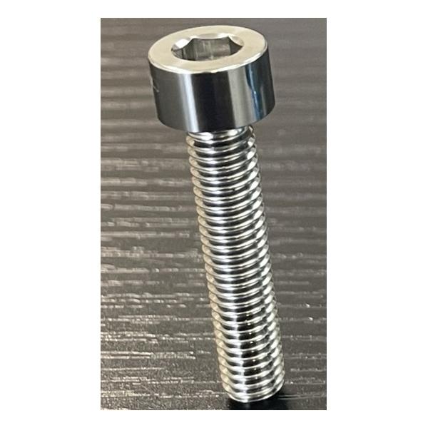 沖縄県への発送に送料無料は適用されません。購入金額に関わらず通常送料に別途加算されます。  ステムトップキャップボルト等に使用されるM6ボルト サイズ：M6×30mm  ピッチ：1.0mm  全長：30mm  頭部外径：10mm  頭部長さ...