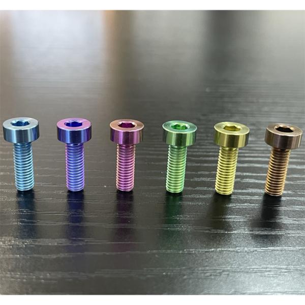 沖縄県への発送に送料無料は適用されません。購入金額に関わらず通常送料に別途加算されます。  ボトルケージ取り付け等に使用される、ヘッドの低いM5ボルト サイズ：M5×15mm  ピッチ：0.8mm  首下長さ：15mm  頭部外径：9mm ...