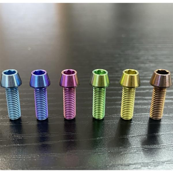 沖縄県への発送に送料無料は適用されません。購入金額に関わらず通常送料に別途加算されます。  ステムのフェースプレートやコラムクランプ、FDの固定等に使用されるM5ボルト サイズ：M5×15mm  ピッチ：0.8mm  首下長さ：15mm  ...