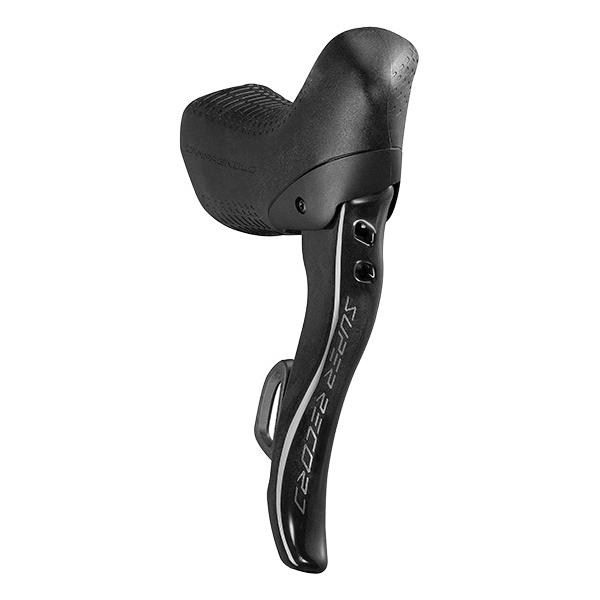 沖縄県への発送に送料無料は適用されません。購入金額に関わらず1,650円（税込）が通常送料に別途加算されます。  右レバーのみ 新しいフードデザインで操作性が向上 ブレーキレバーは細かい制御を可能にする新しい人間工学的形状 復活したサムシフ...