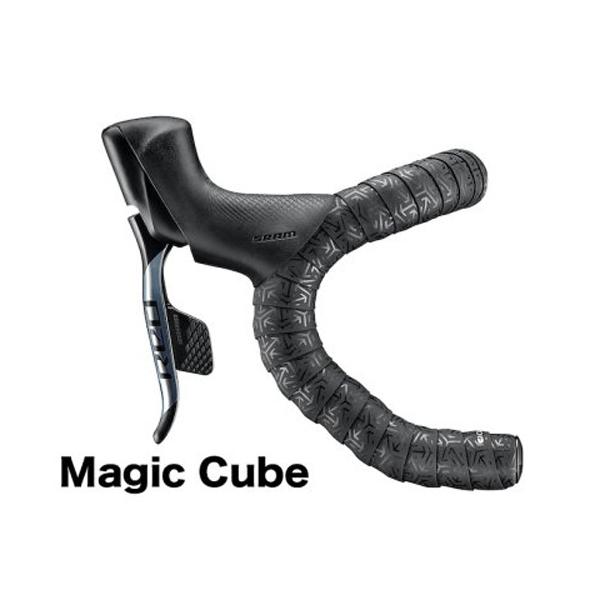 沖縄県への発送に送料無料は適用されません。購入金額に関わらず通常送料に別途加算されます。  表層をサテン織りのような滑らかさに仕上げ、グリップ位置の移動（手の動き）をとてもスムーズに行えるバーテープです。 握り直した瞬時に最高の保持力を発揮...