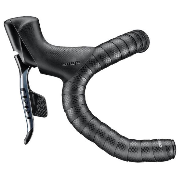 沖縄県への発送に送料無料は適用されません。購入金額に関わらず1,650円（税込）が通常送料に別途加算されます。  柔軟なポリマー素材にメタリックな市松模様のテクスチャーのバーテープ レベル：アドバンスド 長さ：2,000mm 幅：30mm ...