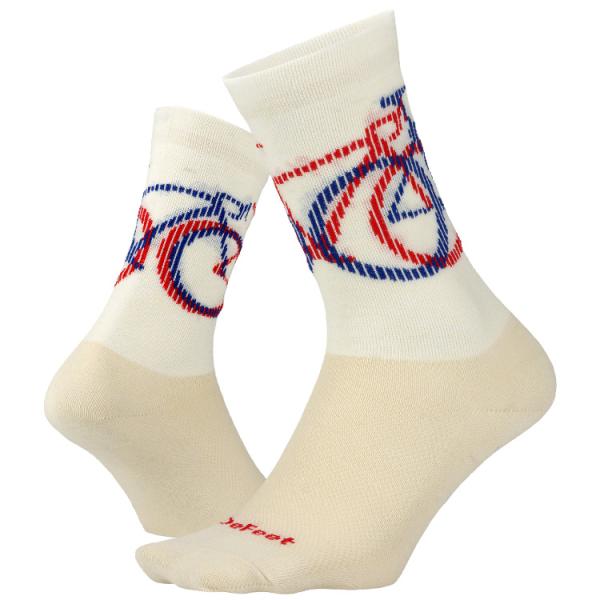 沖縄県への発送に送料無料は適用されません。購入金額に関わらず1,650円（税込）が通常送料に別途加算されます。  メリノウールを使用して、AIと同じ厚さでAIよりも保温力を持った靴下です。  メリノウールの特性である高い透湿循環機能により、...