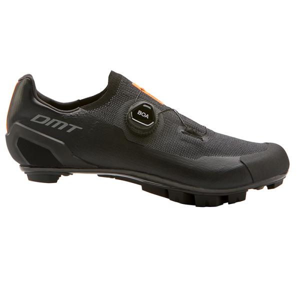 沖縄県への発送に送料無料は適用されません。購入金額に関わらず通常送料に別途加算されます。  優れた通気性、速乾性、伸縮性に加え、エルゴノミックヒールカウンターを備え、さらにフィット感を向上しました。  フルエンジニアード3Dニットアッパー ...