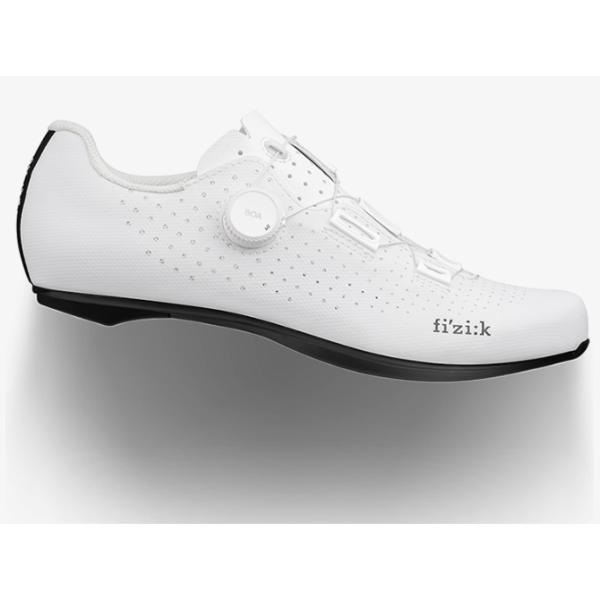 沖縄県への発送に送料無料は適用されません。購入金額に関わらず通常送料に別途加算されます。  DECOS CARBONは、快適性とパフォーマンスの境界線上に存在するように設計されています。 ミニマルなシングルBOAアッパーと高剛性フルカーボン...