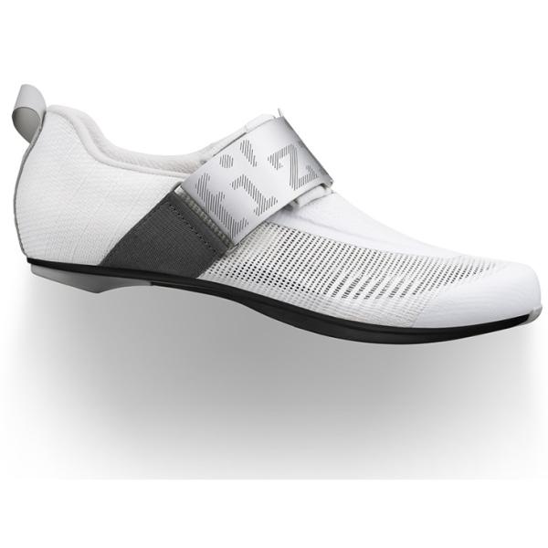 沖縄県への発送に送料無料は適用されません。購入金額に関わらず通常送料に別途加算されます。  アッパー：Aeroweave  クロージングシステム：シングル・ベルクロストラップ  ソール：R2 UDフルカーボンアウトソール -stiffnes...