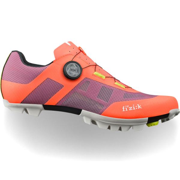 PROXYは未舗装路でのレースに対応する機能性と、効率的なパワー伝達を求める競技志向のライダーのために開発されたオフロードレーシングシューズ 革新的な半透明のPUラミネートメッシュによって通気性に優れ、軽量で快適。破れにくい構造で耐久 性に...