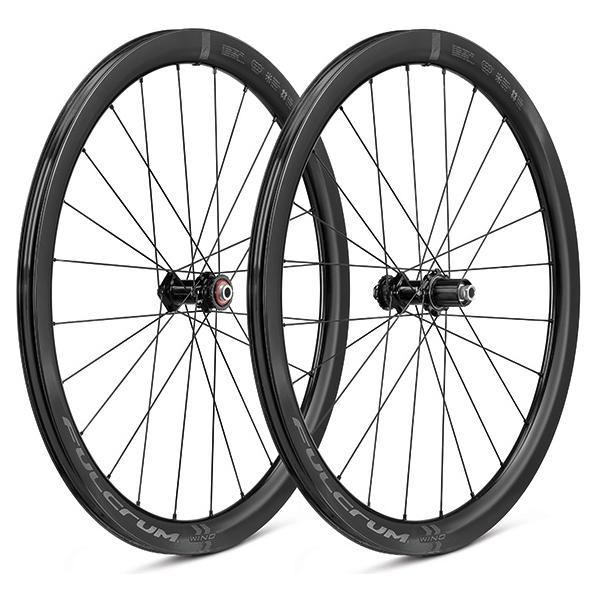 沖縄県への発送に送料無料は適用されません。購入金額に関わらず通常送料に別途加算されます。  ASTMカテゴリー：2  重量：1510g  リム：FF80フルカーボン、マットレジンフィニッシュ、C-LUXフィニッシュ  ハイト：42mm  リ...