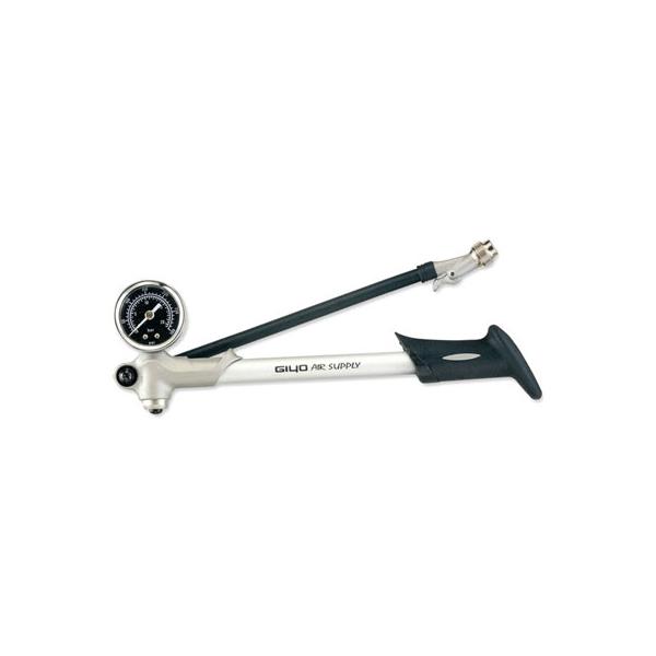 ※沖縄県への発送に送料無料は適用されません。購入金額に関わらず通常送料に別途加算されます。■気圧調整ボタン付き ■最大圧力:300psi(21bar) ■アルミバレル ■ホース可動 ■ウエイト(カタログ値):221g ■エアー漏れをなくすイ...