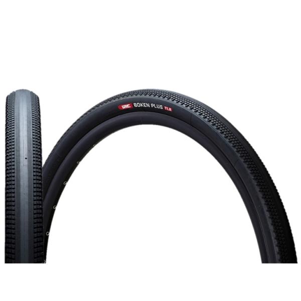 沖縄県への発送に送料無料は適用されません。購入金額に関わらず通常送料に別途加算されます。  グラベルタイヤ待望のロードプラスサイズ センタースリックパターンになっており、低転がりな走行感。  サイドウォールに補強材が挿入されており、サイドカ...