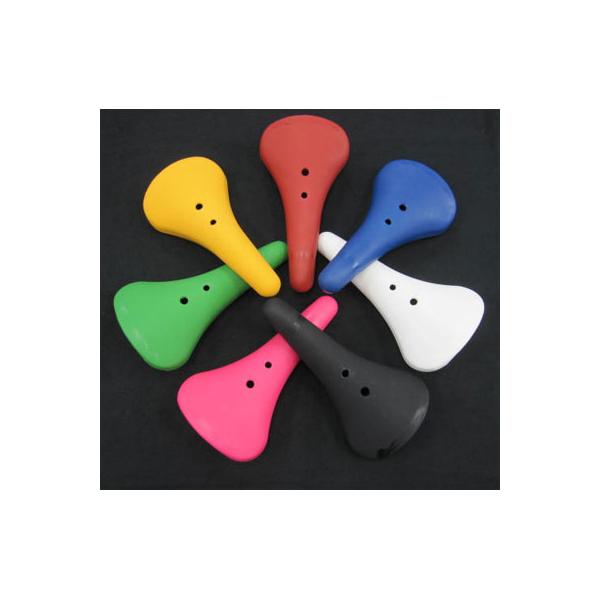 ※沖縄県への発送に送料無料は適用されません。購入金額に関わらず通常送料に別途加算されます。復刻版BMXサドル。デッドヒートで力を発揮する、タフな設計です。【サイズ】270mm×145mm【レール幅】43mm【トップカバー】ナイロントップ【重...