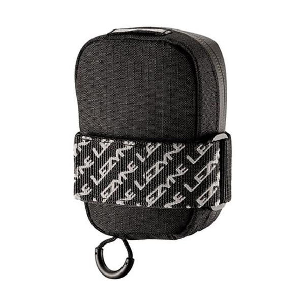 ※沖縄県への発送に送料無料は適用されません。購入金額に関わらず通常送料に別途加算されます。・コンパクトな薄型サドルバッグ ・サドル下にきれいに収まるコンパクトな薄型サドルバッグ。  ・サドルレールにストラップで固定できます。  ・強度のある...