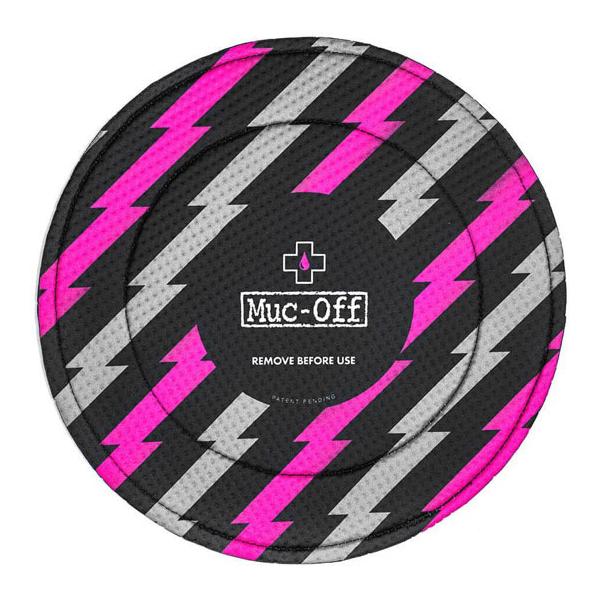 沖縄県への発送に送料無料は適用されません。購入金額に関わらず通常送料に別途加算されます。  洗車やトランスポート時にブレーキディスクを保護する簡単脱着可能なプロテクターです。 MUC-OFFが英国で特許申請中、ブレーキディクスやキャリパーを...