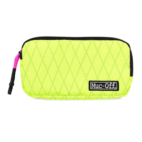 沖縄県への発送に送料無料は適用されません。購入金額に関わらず通常送料に別途加算されます。  雨でも晴れでも様々なライドアクセサリーを安全に持ち運べる RAINPROOF ESSENTIALS CASE 900デニールの丈夫なポリエステルとポ...