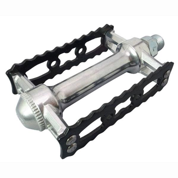 ※沖縄県への発送に送料無料は適用されません。購入金額に関わらず通常送料に別途加算されます。・素材 アルミボディ＆プレート ・ミカシマペダル定番のシルバンシリーズ。 ・左右セット 軸サイズ 9/16インチ  重量 391ｇ(※カタログ値) ※...