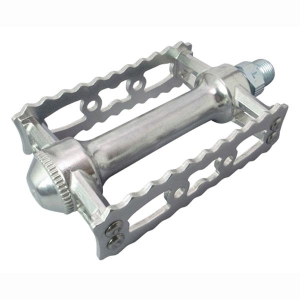 ※沖縄県への発送に送料無料は適用されません。購入金額に関わらず通常送料に別途加算されます。・素材 アルミボディ＆プレート ・ミカシマペダル定番のシルバンシリーズ。 ・左右セット 軸サイズ 9/16インチ  重量 391ｇ(※カタログ値) ※...