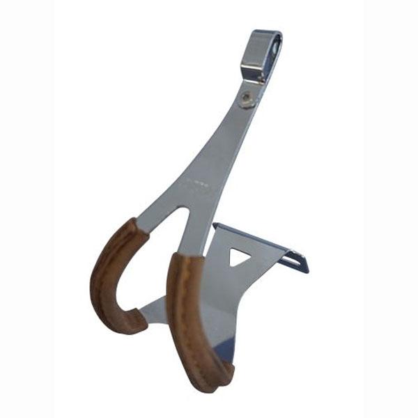 ※沖縄県への発送に送料無料は適用されません。購入金額に関わらず通常送料に別途加算されます。つま先部分が通常モデルより深くなり大きなシューズでの窮屈感を軽減。 ※写真は皮付でないモデルです。 ■主な仕様 素材：鉄 サイズ:M、L、LL  皮カ...