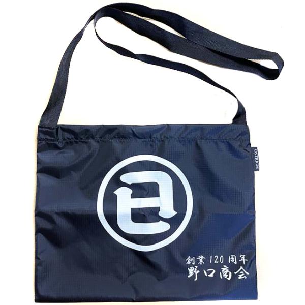 野口商会　120周年記念サコッシュ オーストリッチ×野口商会コラボレーションによる120周年記念サコッシュが入荷しました。 超軽量・超コンパクト。SL-100輪行袋と同生地の超軽量サコッシュ。 たたむとベルトの幅になり、サドルバッグやポケッ...