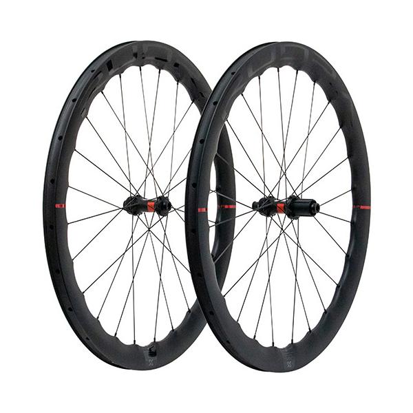 沖縄県への発送に送料無料は適用されません。購入金額に関わらず1,650円（税込）が通常送料に別途加算されます。  46〜50mmの波型ワイドリムを採用したハイエンドホイール 特徴的な波状リムのディスクロードバイク用カーボンホイール 最大リム...