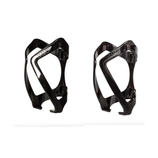 沖縄県への発送に送料無料は適用されません。購入金額に関わらず1,650円（税込）が通常送料に別途加算されます。  PROボトルケージポリカーボネートは、軽量ながらも頑丈なポリカーボネート製ボトルケージです。 ユニークなPRO設計  軽量PC...