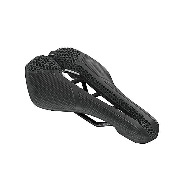 沖縄県への発送に送料無料は適用されません。購入金額に関わらず1,650円（税込）が通常送料に別途加算されます。