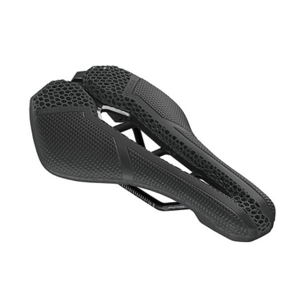 沖縄県への発送に送料無料は適用されません。購入金額に関わらず1,650円（税込）が通常送料に別途加算されます。