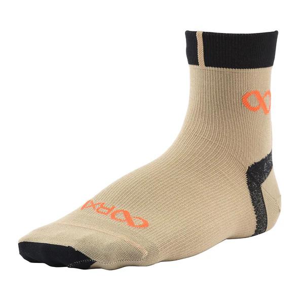 沖縄県への発送に送料無料は適用されません。購入金額に関わらず1,650円（税込）が通常送料に別途加算されます。  『新ペダリング革命』足とペダルが一体化する”HEEL LOCK”ショート丈 かかとの安定によってペダリング時のブレを抑え、スム...