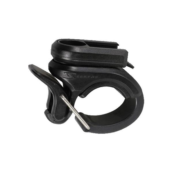 ※沖縄県への発送に送料無料は適用されません。購入金額に関わらず通常送料に別途加算されます。サーファス製ヘッドライトをハンドルバーに固定できるブラケットです。 31.8mmまでの縦・横のバーに固定が出来ます。  工具不要で簡単に取り付け・取り...