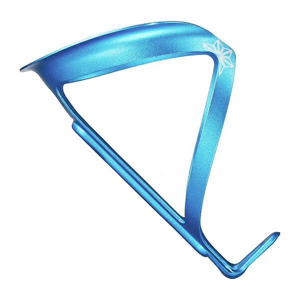 ※沖縄県への発送に送料無料は適用されません。購入金額に関わらず通常送料に別途加算されます。アルミを素材としながら重量わずか18gと非常に軽量に仕上げられたボトルケージ。 滑らかな曲線を描く美しいデザインで、アナダイズド加工が施されています。...