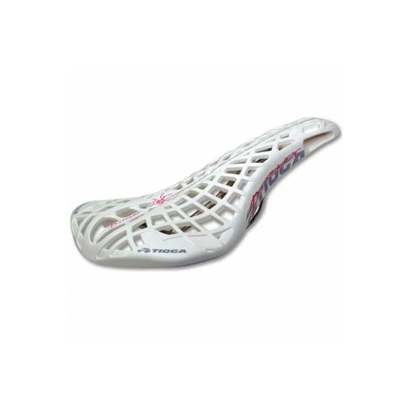 ※沖縄県への発送に送料無料は適用されません。購入金額に関わらず通常送料に別途加算されます。●ベースの厚みを増すと共に、オフロードやプレイライドでの大きく激しい動きに対応する最適な曲面デザインが取り入れられた“Ｄ”仕様●大きな衝撃にも耐えるヘ...