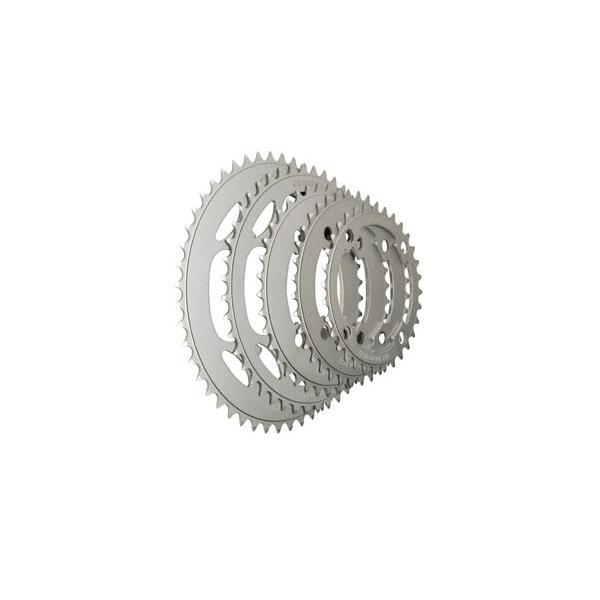 ※沖縄県への発送に送料無料は適用されません。購入金額に関わらず通常送料に別途加算されます。7-9スピード対応チェーンリング。クランクはそのままで、ワイドなギア比の変更に対応できます。■4アーム用■数量:1枚【材質】アルミ【カラー】シルバー【...