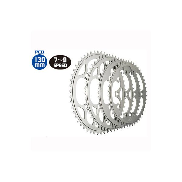 ※沖縄県への発送に送料無料は適用されません。購入金額に関わらず通常送料に別途加算されます。7-9スピード対応チェーンリング。クランクはそのままで、ワイドなギア比の変更に対応できます。■5アーム用■数量:1枚【材質】アルミ【カラー】シルバー【...