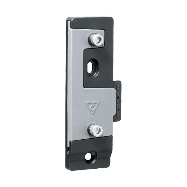 ボトルをケージごと脱着できるアタッチメント。 一方をフレームに、もう一方をボトルケージに固定して、工具無しにボトル＆ボトルケージをワンタッチで脱着できます。 フロントフォークに取り付けると、フォークラックが工具不要で着脱できます。輪行にも便...