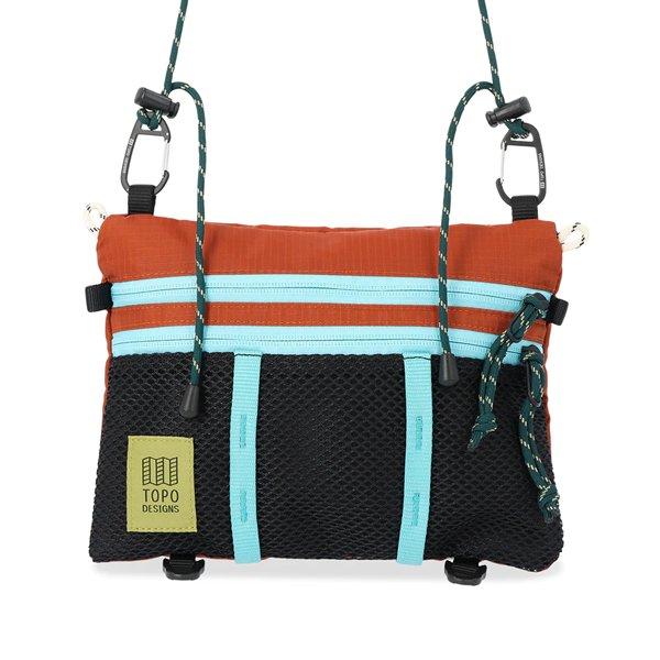 沖縄県への発送に送料無料は適用されません。購入金額に関わらず1,650円（税込）が通常送料に別途加算されます。  TOPO MOUNTAIN ACCESSORY SHOULDER BAG  200Dリサイクルリップストップナイロンを使用  ...