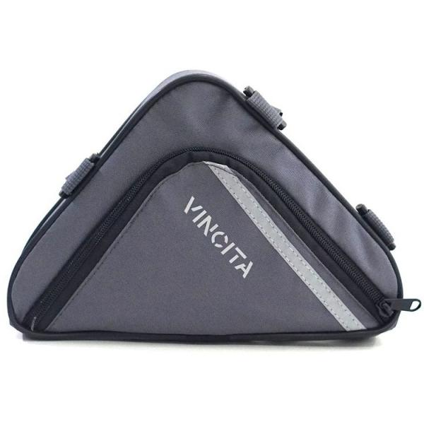 沖縄県への発送に送料無料は適用されません。購入金額に関わらず通常送料に別途加算されます。  Small フレームバッグ 寸法：16*4.5*24cm  重量：0.1kg  容量：1L  商品のカラー・サイズについて 商品のカラーはディスプレ...