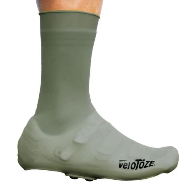 防水、防風のシリコン素材がライダーの足を雨や風から守り、ドライ＆暖かさを保つためにデザインされました。 伸びやすい素材のシリコンによりラテックス製に比べて装着がより簡単に。 参考対応温度：晴天時-5℃、雨天時15℃ 色の具合は、２枚目を参考...