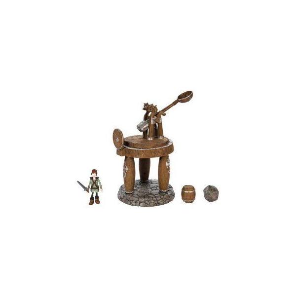 【商品名】How To Train Your Dragon Movie Playset Battle &amp; Collapse Catapult Includes Hiccup with Apron Figur【カテゴリー】フィギュア