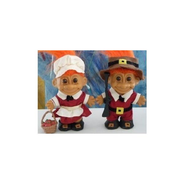 【商品名】Russ Berrie (ラスベリー) Harvest Time Thanksgiving Trolls Pilgrim BOY with Musket &amp; Girl with Appl【カテゴリー】フィギュア