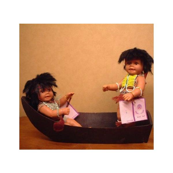 【商品名】Two Indian Vinyl Poseable Dolls with Wooden Boat ドール 人形 フィギュア【カテゴリー】フィギュア