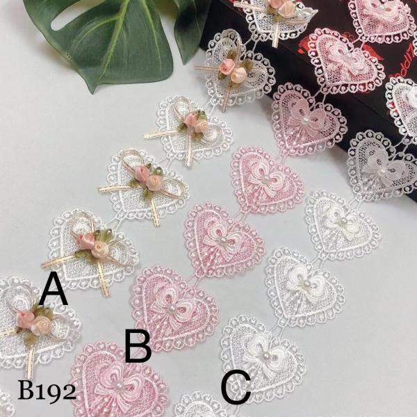 レースリボン ハート柄 ハンドメイド ビーズ付き 手芸 手作り ウェディングドレスパーツ 刺繍　単位2m B192★こちらのページの出品商品品番：B192幅：約5cm長さ：2m素材：ポリエステル色:A Aタイプ B Bタイプ C Cタイプ―...