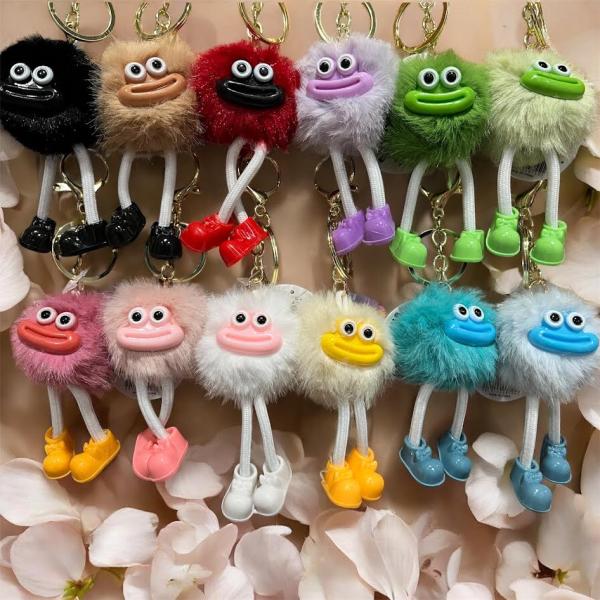 モフモフして触り心地の良いきもかわキーホルダーです。家族や友人、恋人と色違いやお揃いで。プレゼントとしても喜ばれます。・素材：PVC,ポリエステル、鉄・本体サイズ：W5×H9×D4cm（キーホルダー部除く）【特徴】　・肌触りの良いモフモフ質...